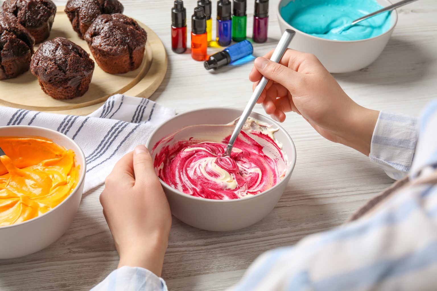 The Dynamic Interplay of Flavors and Colors in Food and Beverage
